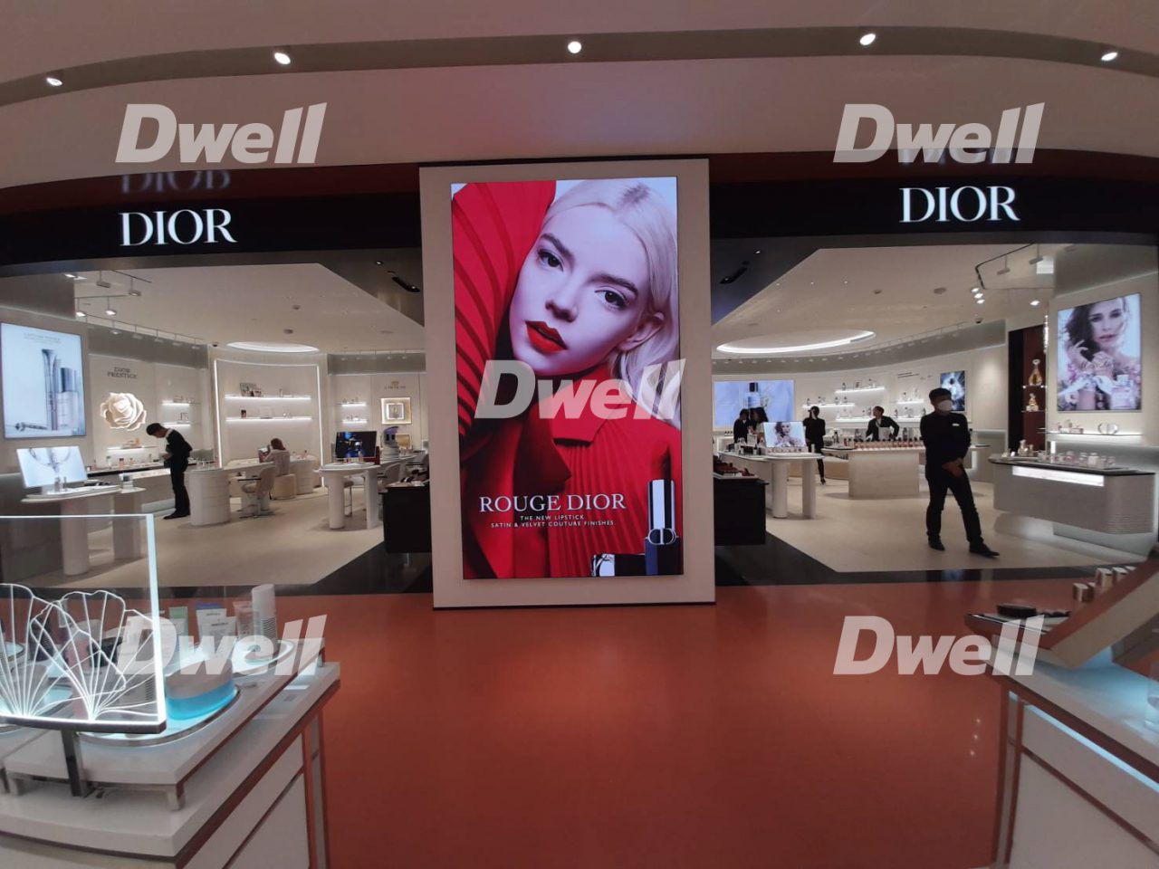 LED DISPLAY Dior Central Chidlom - ดีเวล แอลอีดี โปรเฟสชั่นแนล